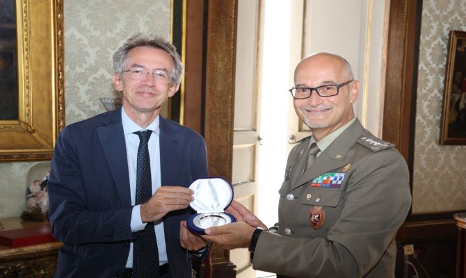 Comune di Napoli - Il Sindaco ha ricevuto il Generale Vasco Angelotti ...
